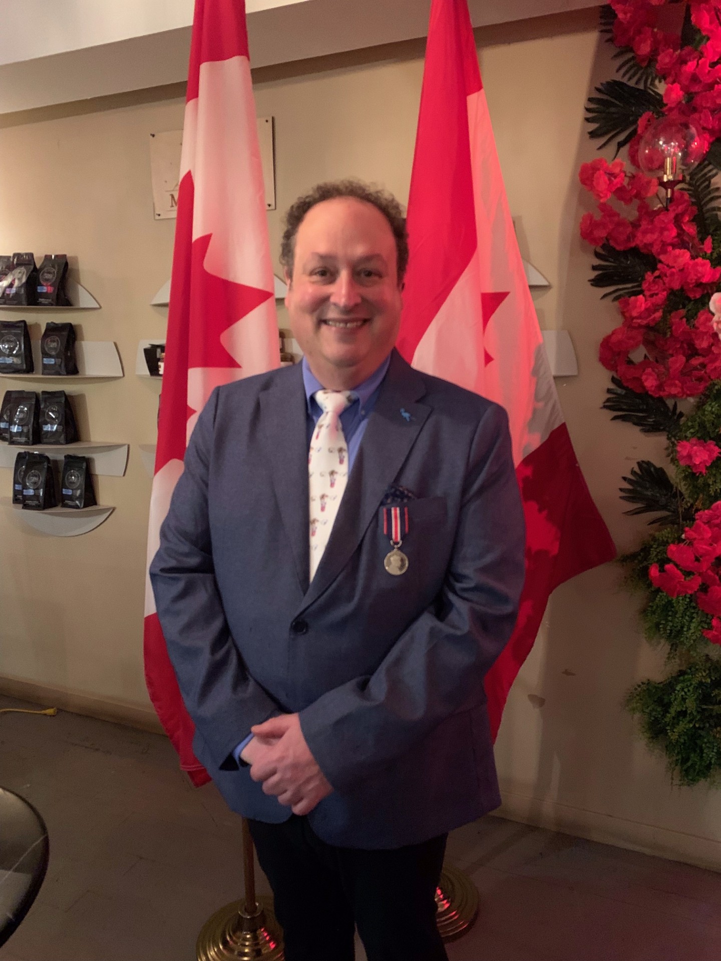 Le Dr Michael Dahan honoré par la médaille du couronnement du roi Charles III | Centre ...